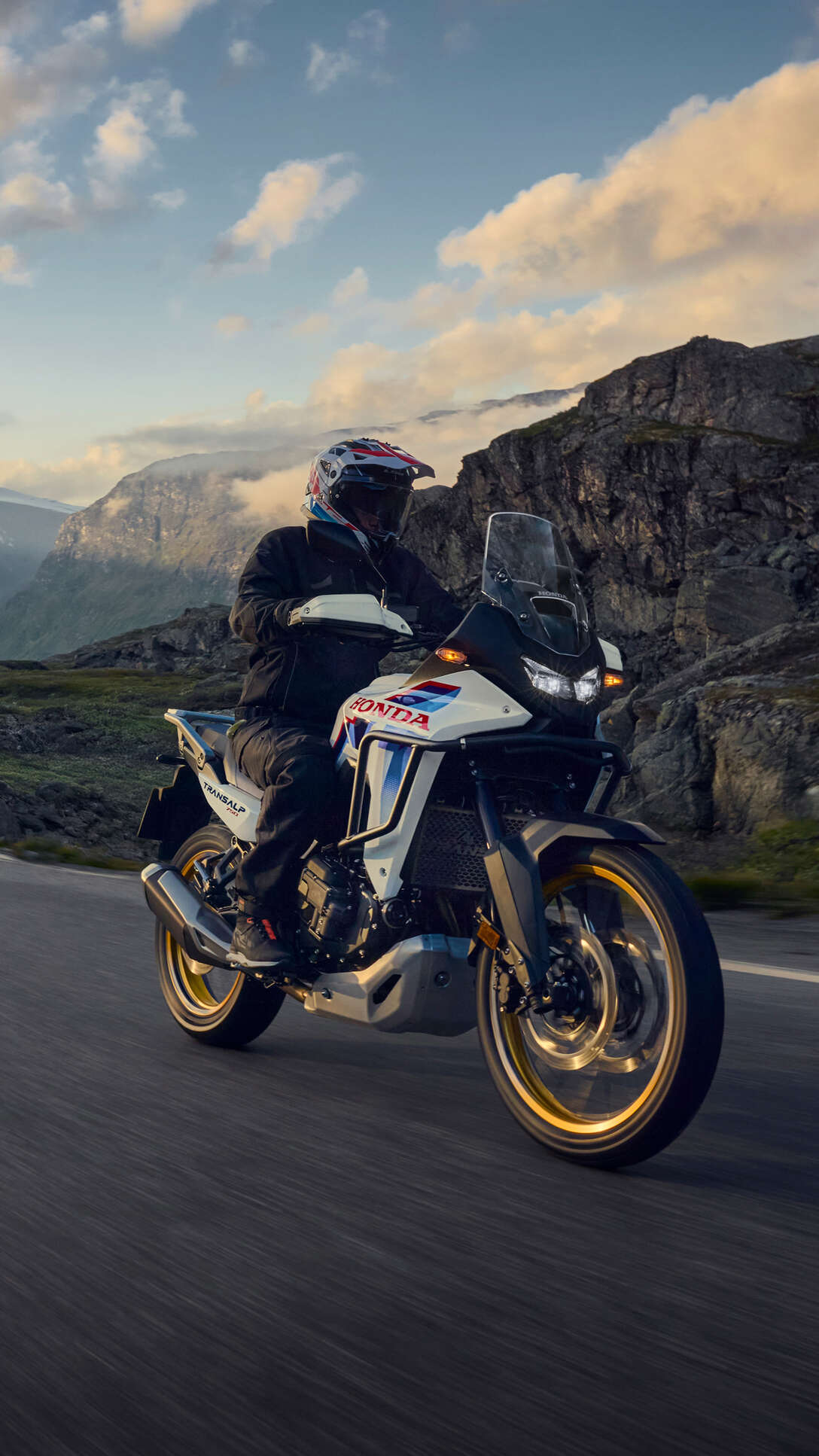 Honda | XL750 Transalp | Overview | Mid-Size Adventure Touring Motorcycle