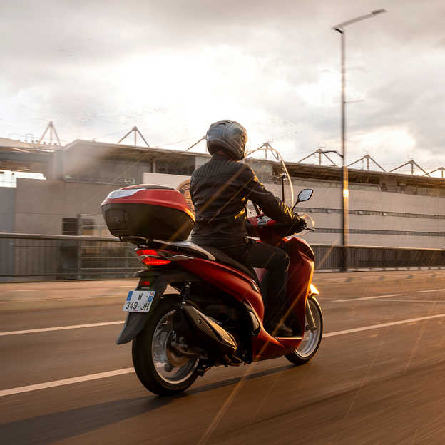 The Brand New SH350i | Elegant SH Scooters | Honda UK