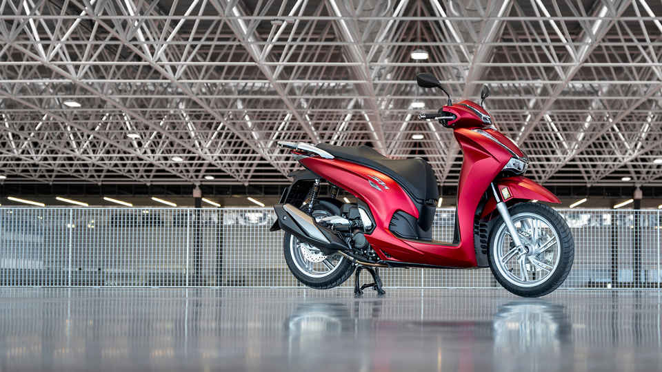 The Brand New SH350i | Elegant SH Scooters | Honda UK