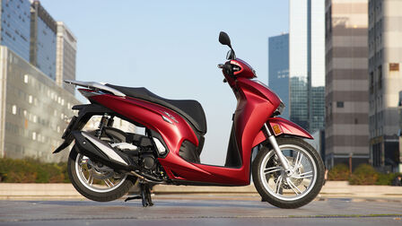 The Brand New SH350i | Elegant SH Scooters | Honda UK