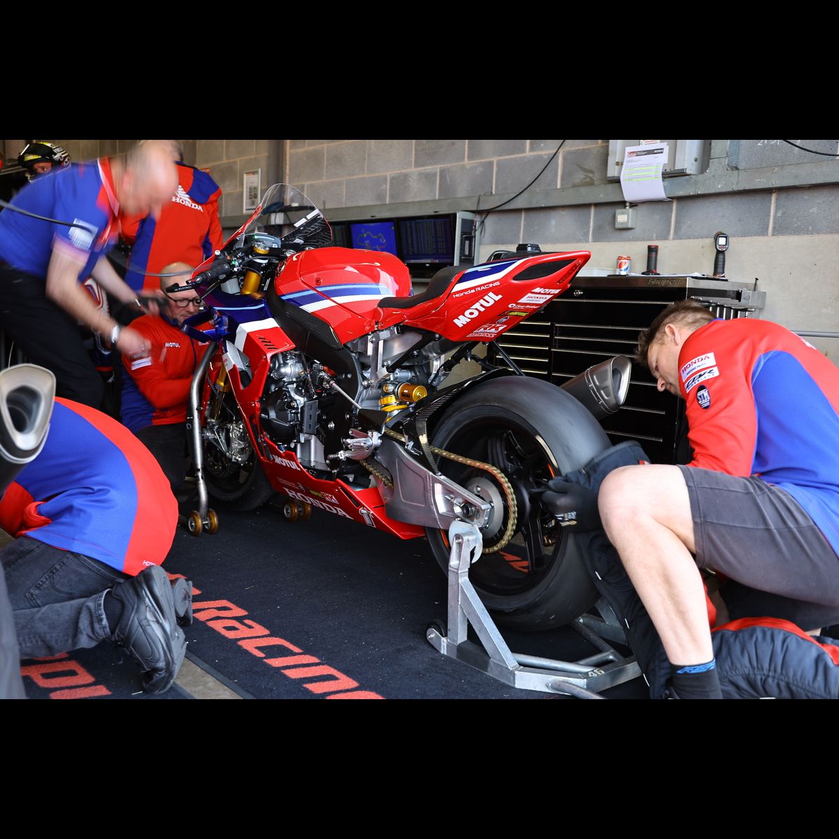 Honda Racing back in action in positive first BSB test | Honda Engine Room