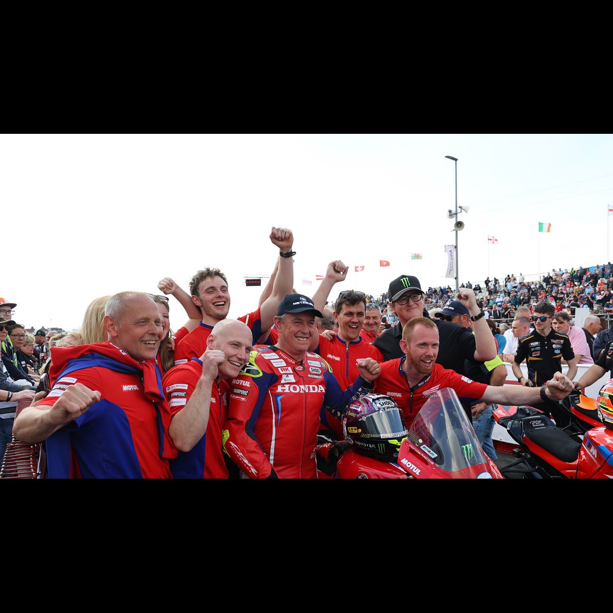 Podiums apiece for Dean Harrison and John McGuinness MBE | Honda Engine ...