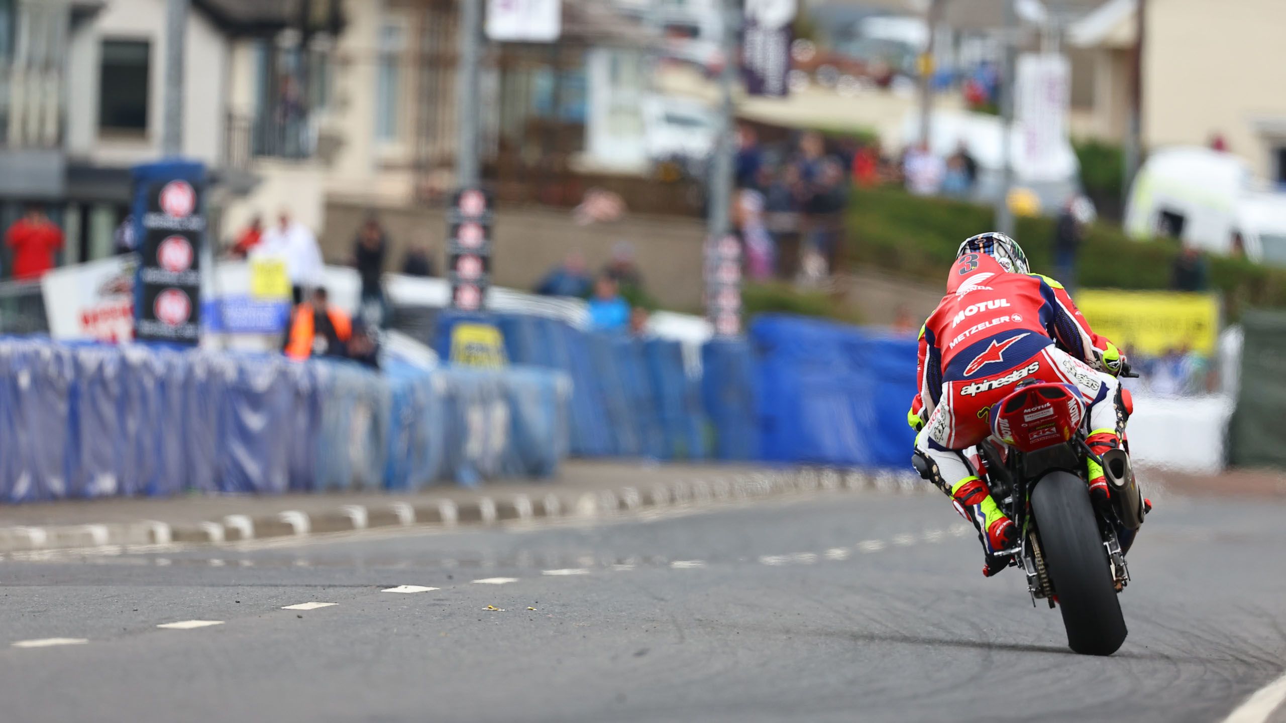 JOHN MCGUINNESS MBE SCORES THREE STRONG TOP 6 RESULTS AT THE NORTH WEST 200